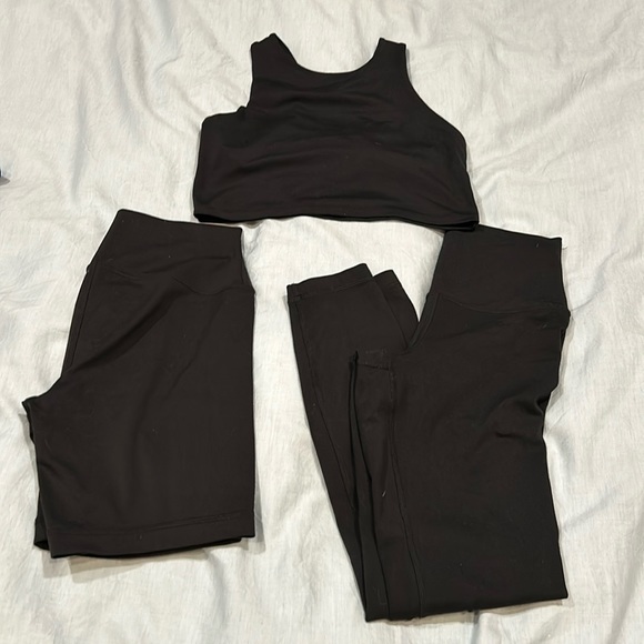 Quince | Pants & Jumpsuits | Quince Ultraform Legging Bike Shorts And High Neck Crop Tank Set ...